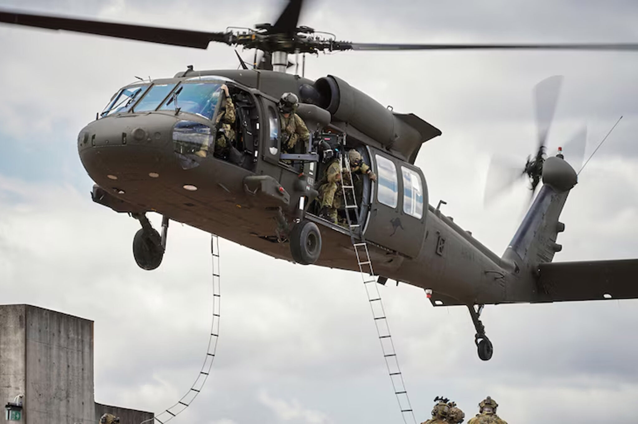 رونمایی از هلیکوپترهای جدید بلک هاوک ارتش استرالیا - صدای استرالیا